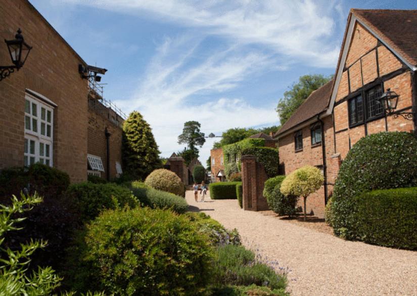 TASIS the American International School in England (near London, United ...