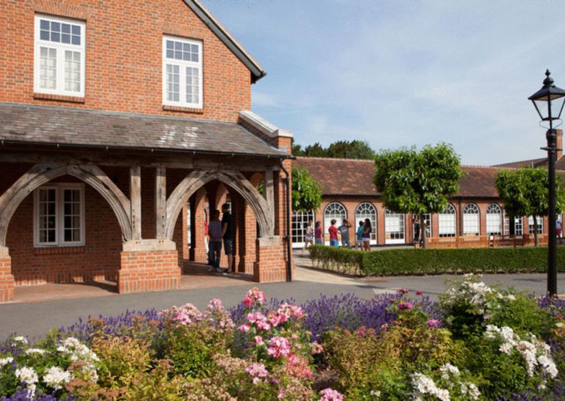 TASIS the American International School in England (near London, United ...