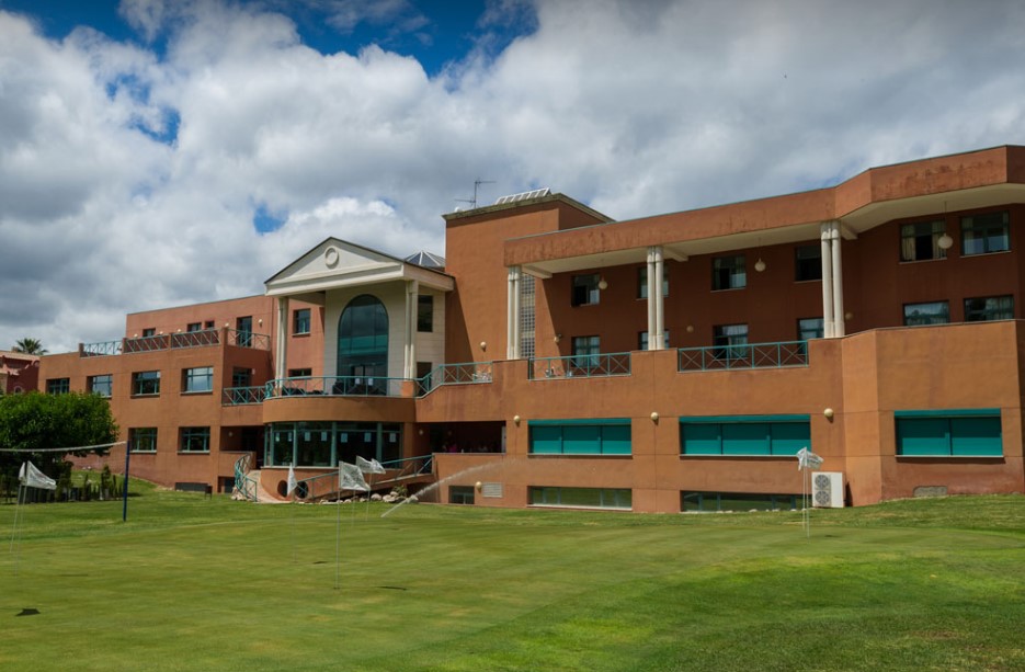 Les Roches International School of Hotel Management Marbella Spain ...