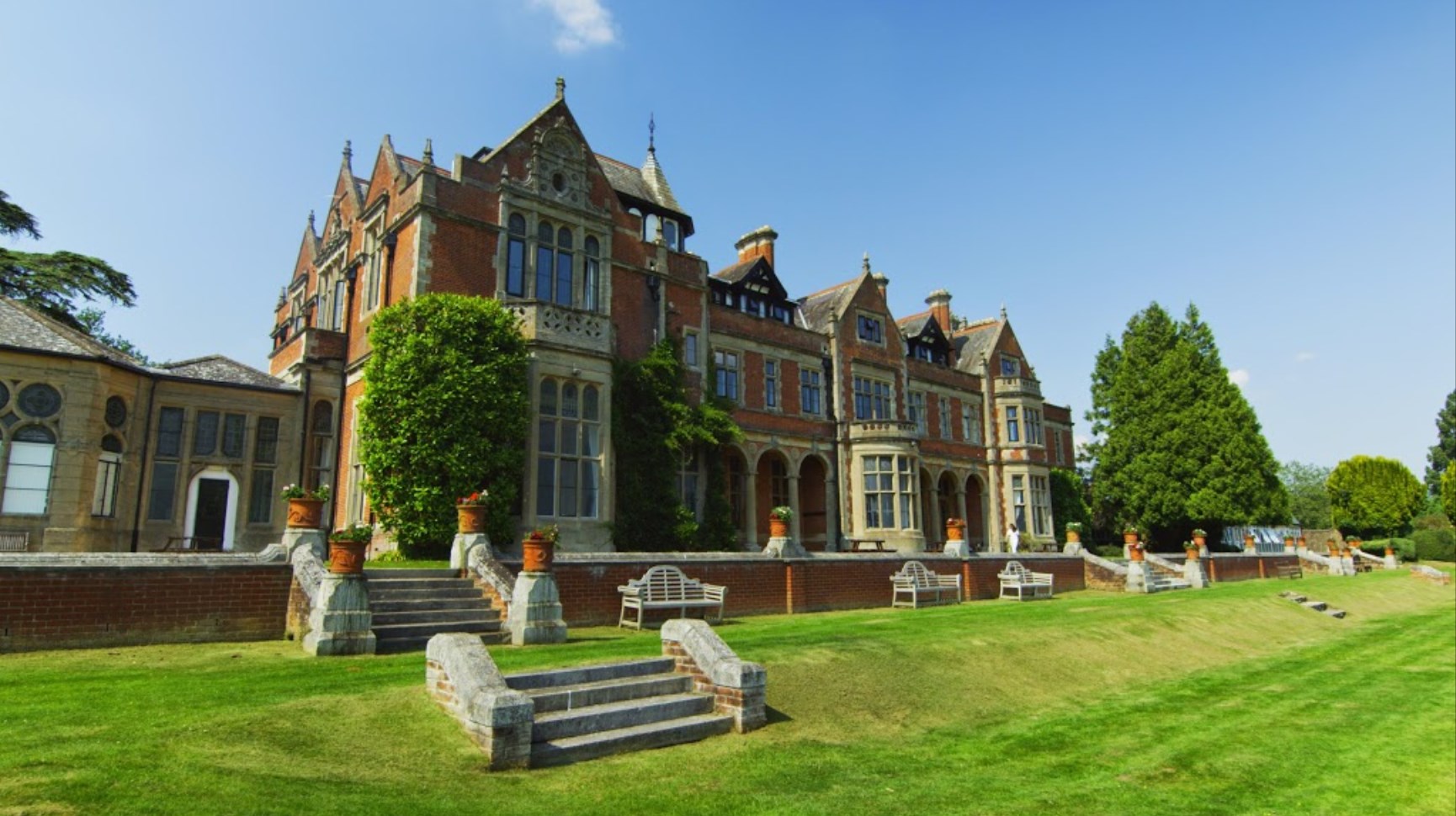 Frensham Heights School (Epsom, United Kingdom) - apply, prices ...