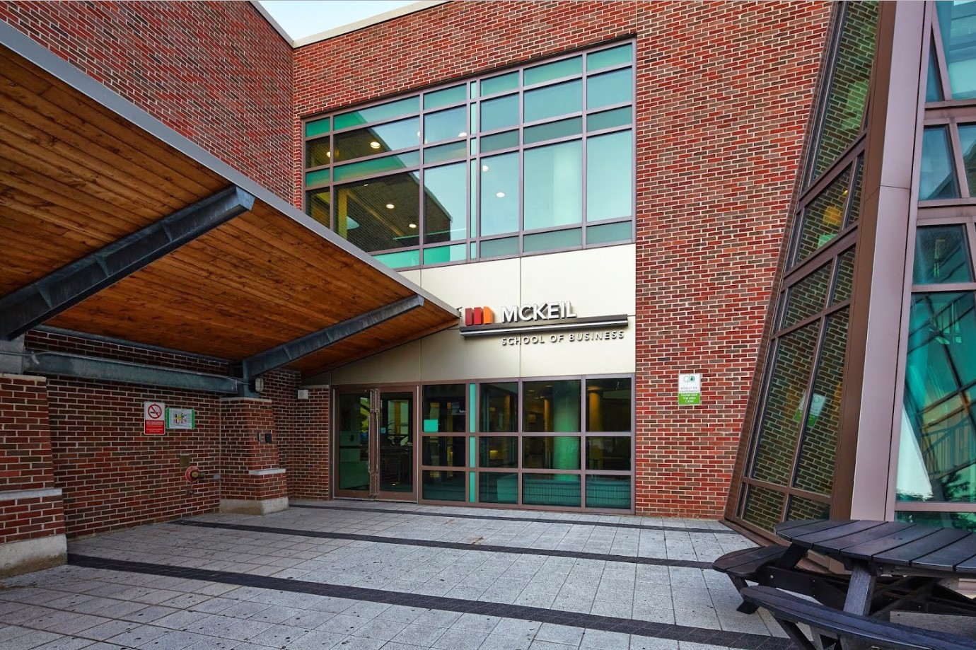Mohawk College (Toronto, Ontario, Canada) - apply, prices, reviews | Smapse
