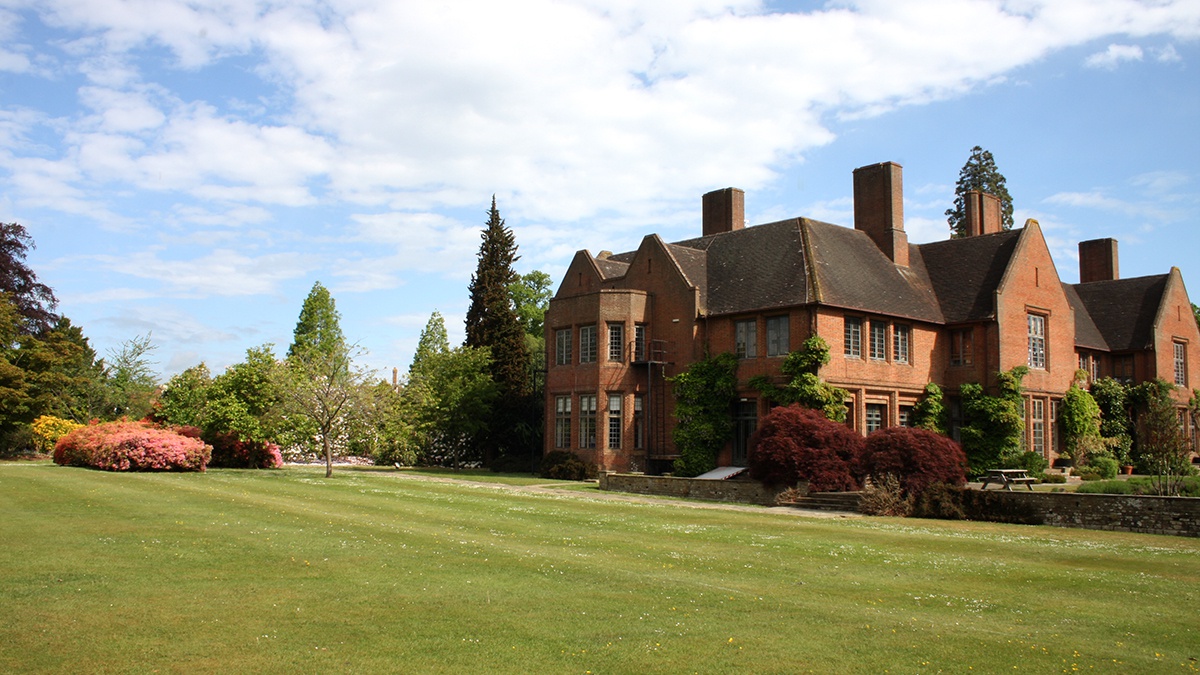 Handcross Park School (Brighton, United Kingdom) - apply, prices ...