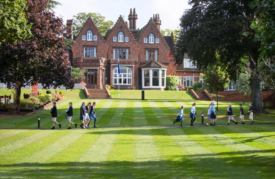 Feltonfleet School (near London, United Kingdom)
