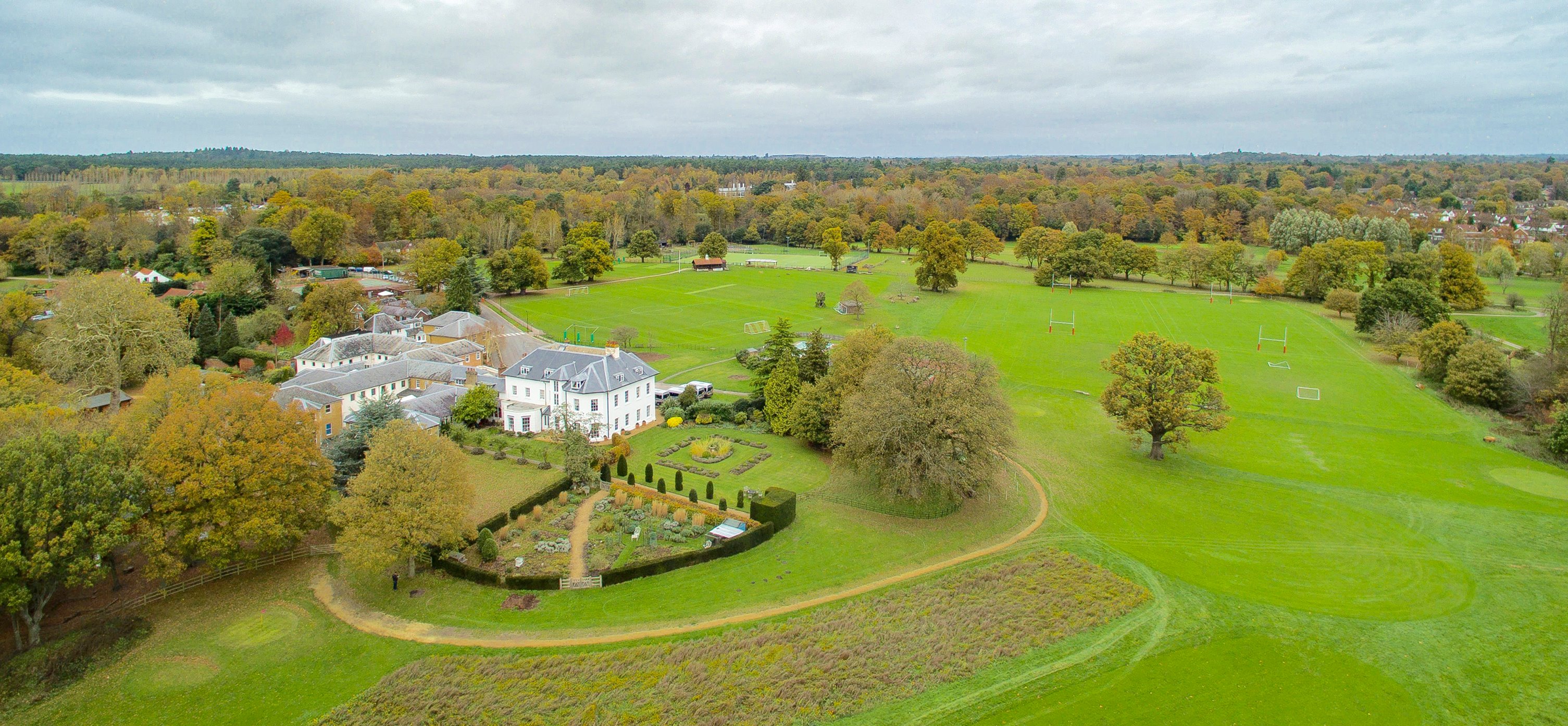 Hall Grove Private School (near London, United Kingdom)