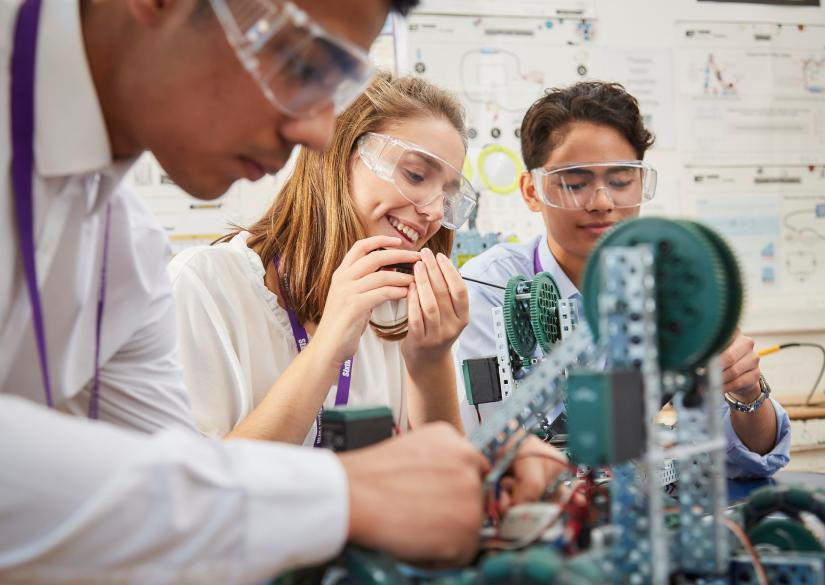 St. Crispin's School, St. Crispin's School (near London, United Kingdom)